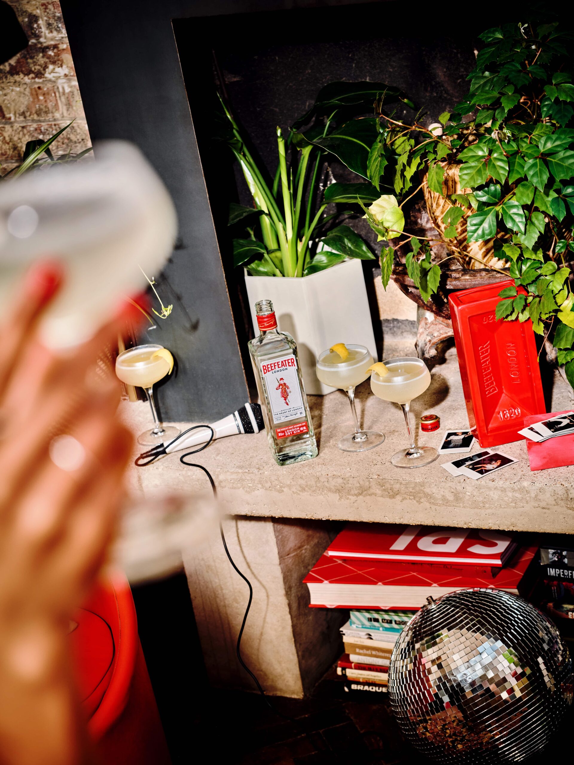 Bee's Knees - Honey & Gin Cocktail Recipe - Beefeater Gin